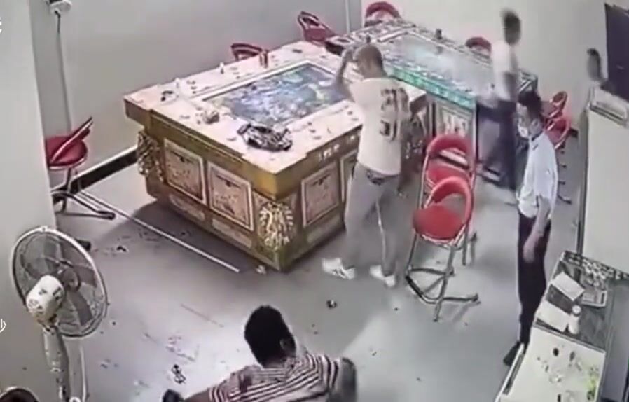 Chinese Police Brutally Beat Neighbors